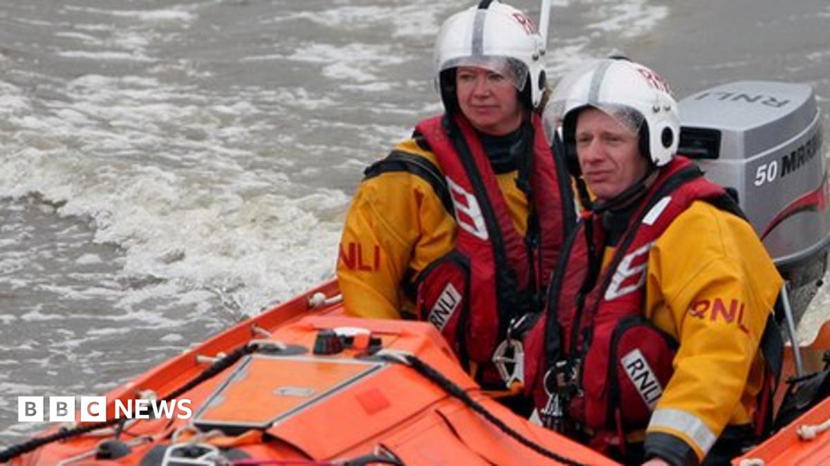 Immediate call out for new Tynemouth RNLI lifeboat volunteer - BBC News