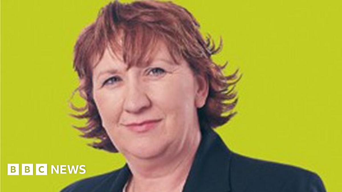 SDLP's Dolores Kelly hits back at Alliance leader - BBC News