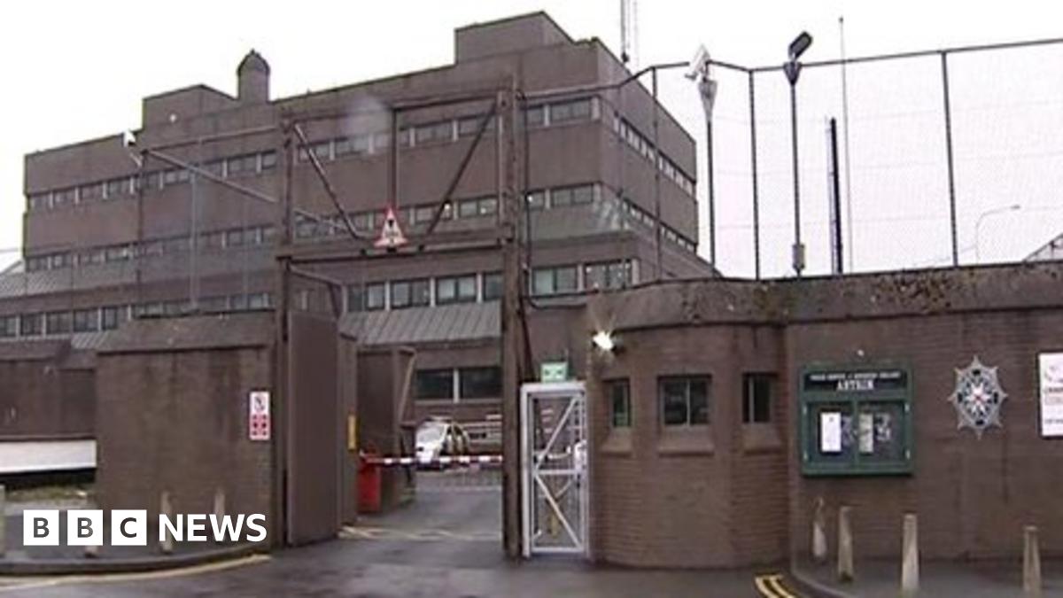 Man arrested in Lurgan dissident republican inquiry - BBC News