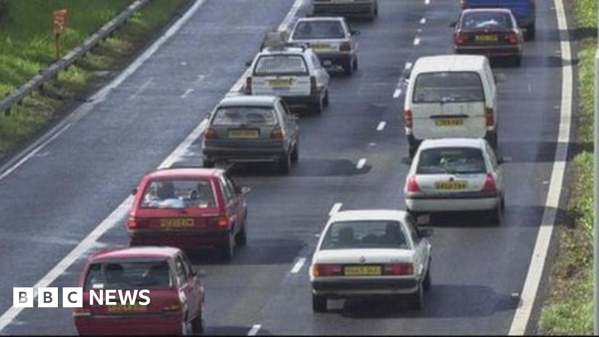 M4 and M25 schemes among road projects given approval - BBC News