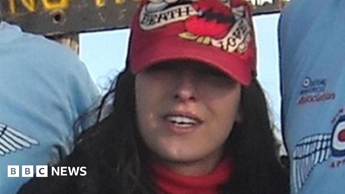 London Marathon death: Family tribute to Claire Squires - BBC News