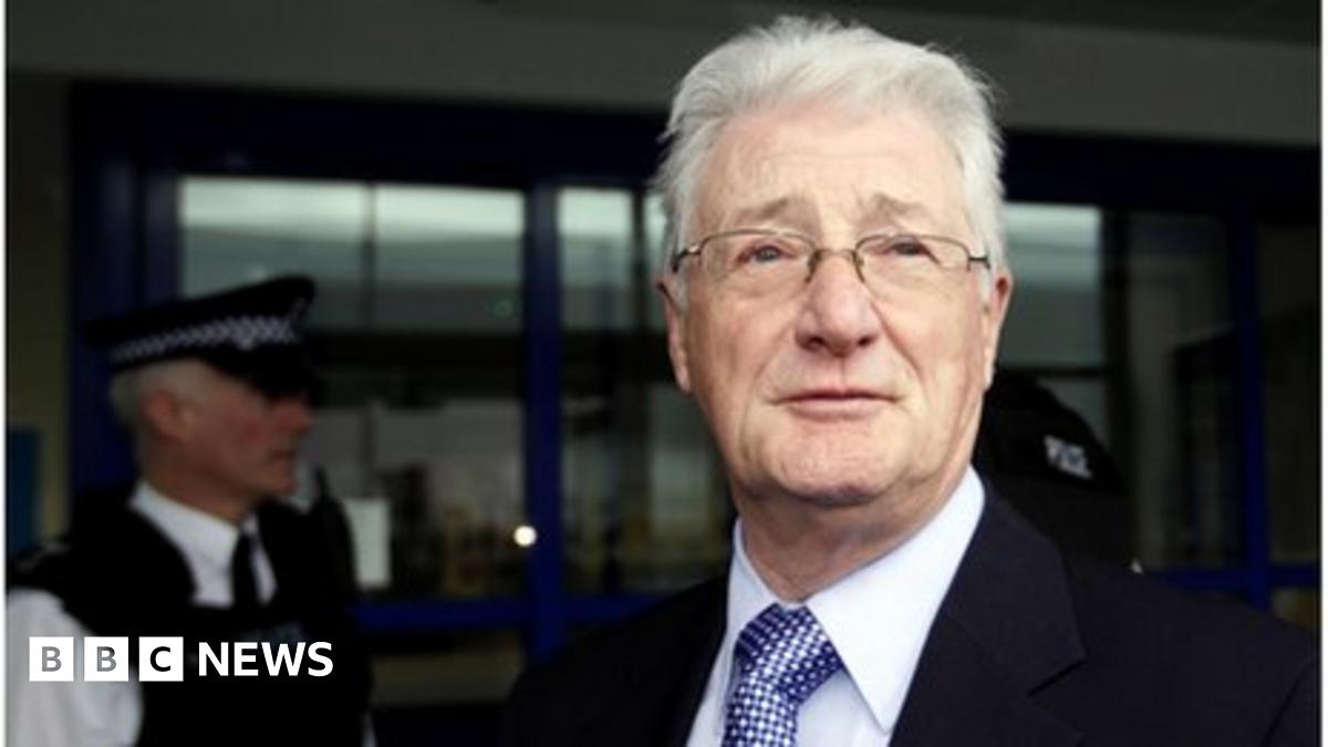 Christopher Tappin sentenced to 33 months in US arms case - BBC News