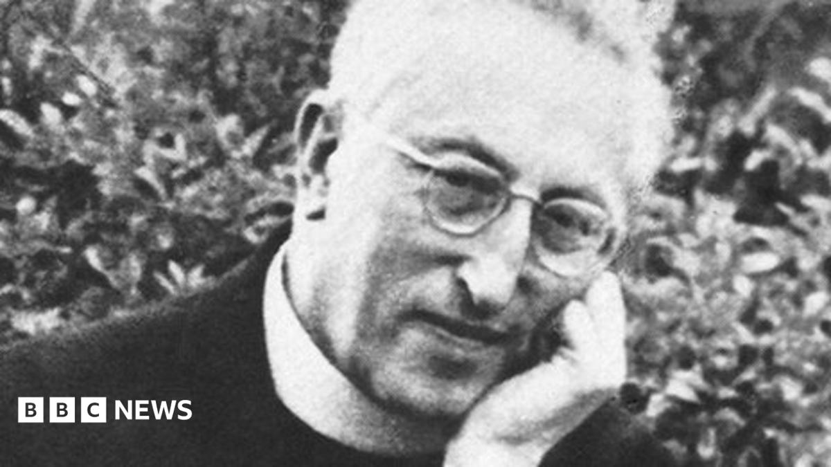 Polish priest Father Jozef Jarzebowski's body to be moved - BBC News