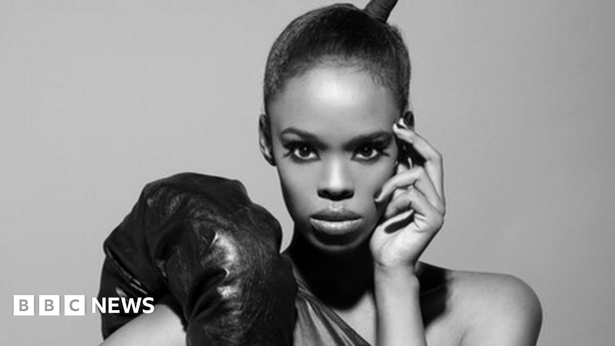 London model's return to see Somali roots - BBC News