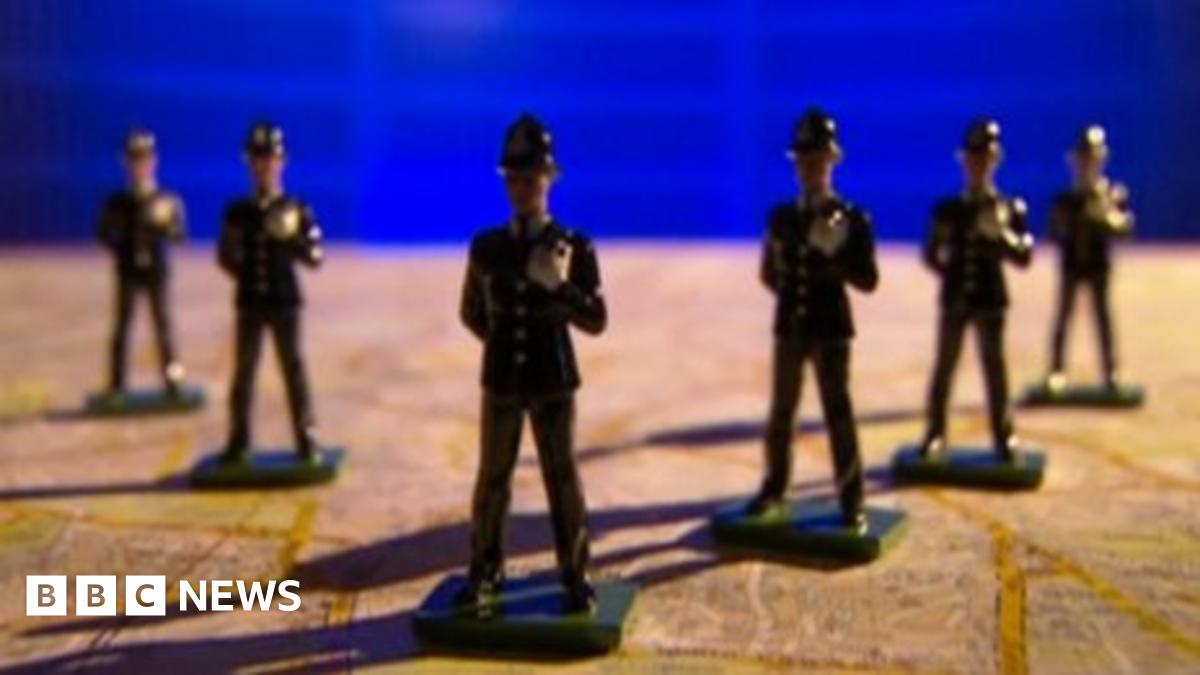 London mayor Boris Johnson's police figures 'misleading' - BBC News