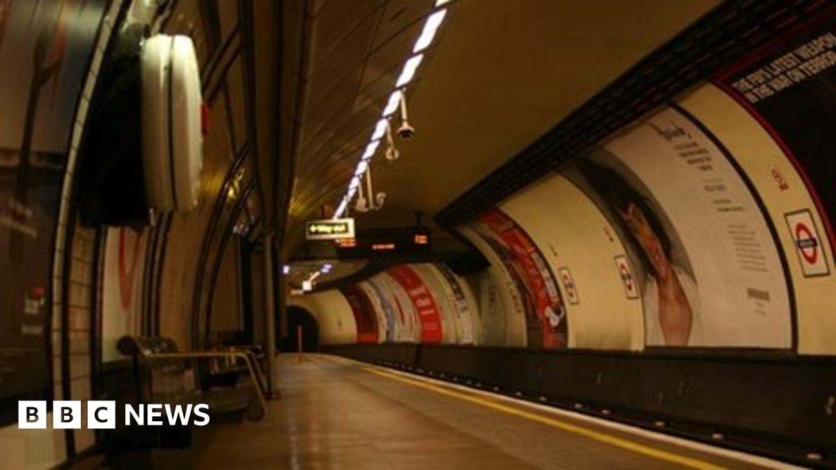 Bakerloo line train hits bulge in tunnel - BBC News