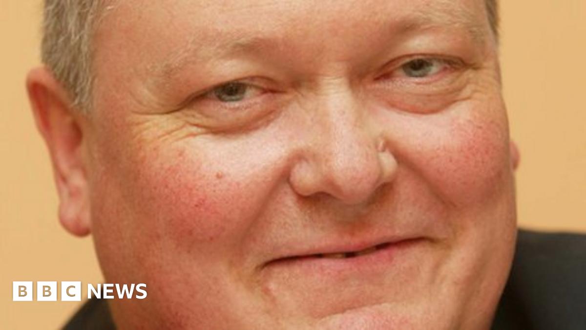 'Shock' as Tonbridge and Malling leader Mark Worrall dies - BBC News