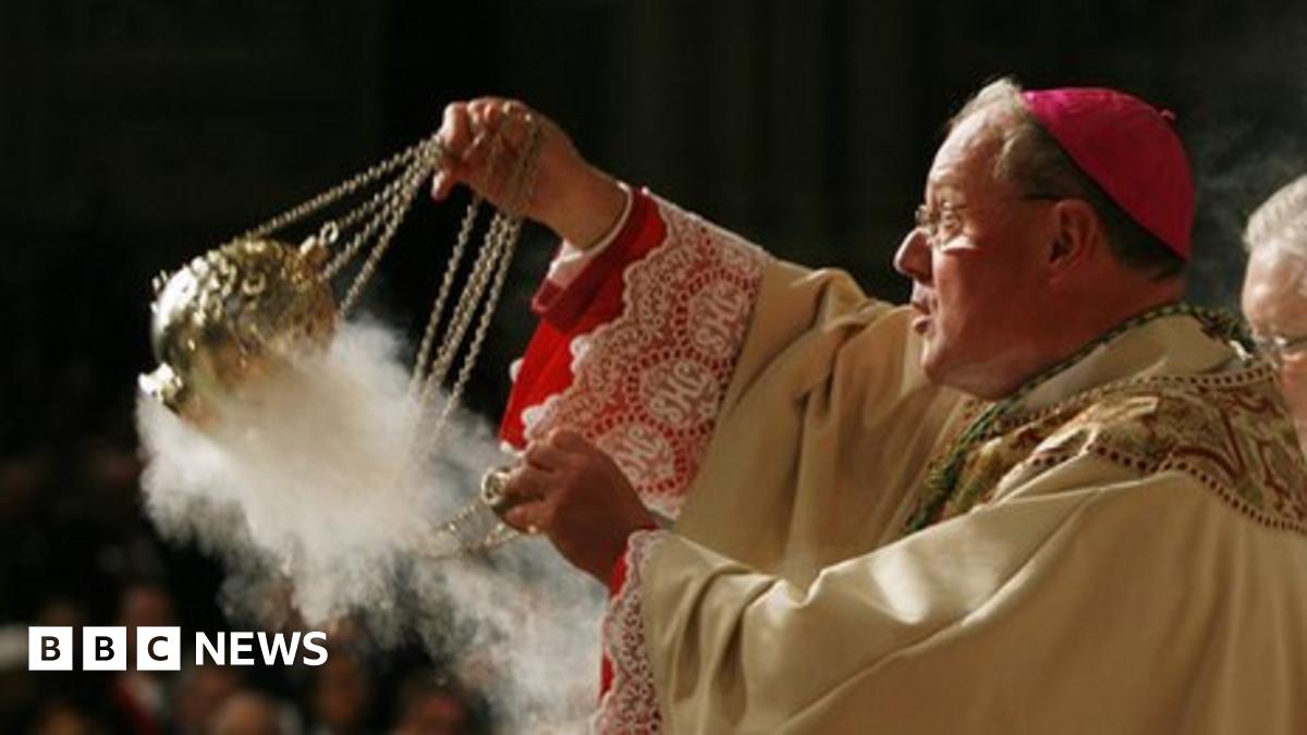 Roman Catholic hierarchy split on lawsuit against Obama - BBC News