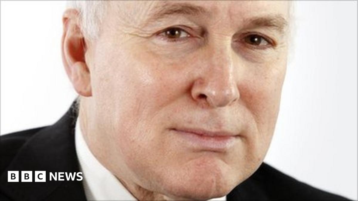 NHS Lothian chief executive Professor James Barbour retires - BBC News