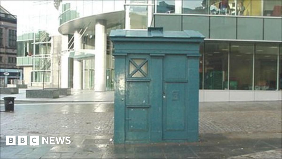 Police boxes go on sale in Edinburgh - BBC News