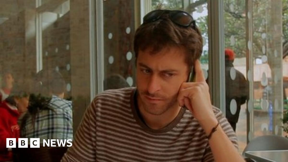 Colombia hunts for French reporter missing in Farc raid - BBC News