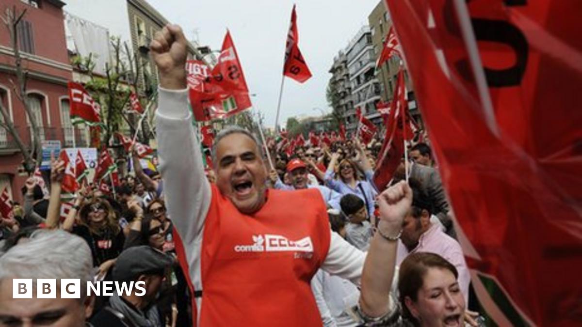 Spain back in recession after first-quarter contraction - BBC News