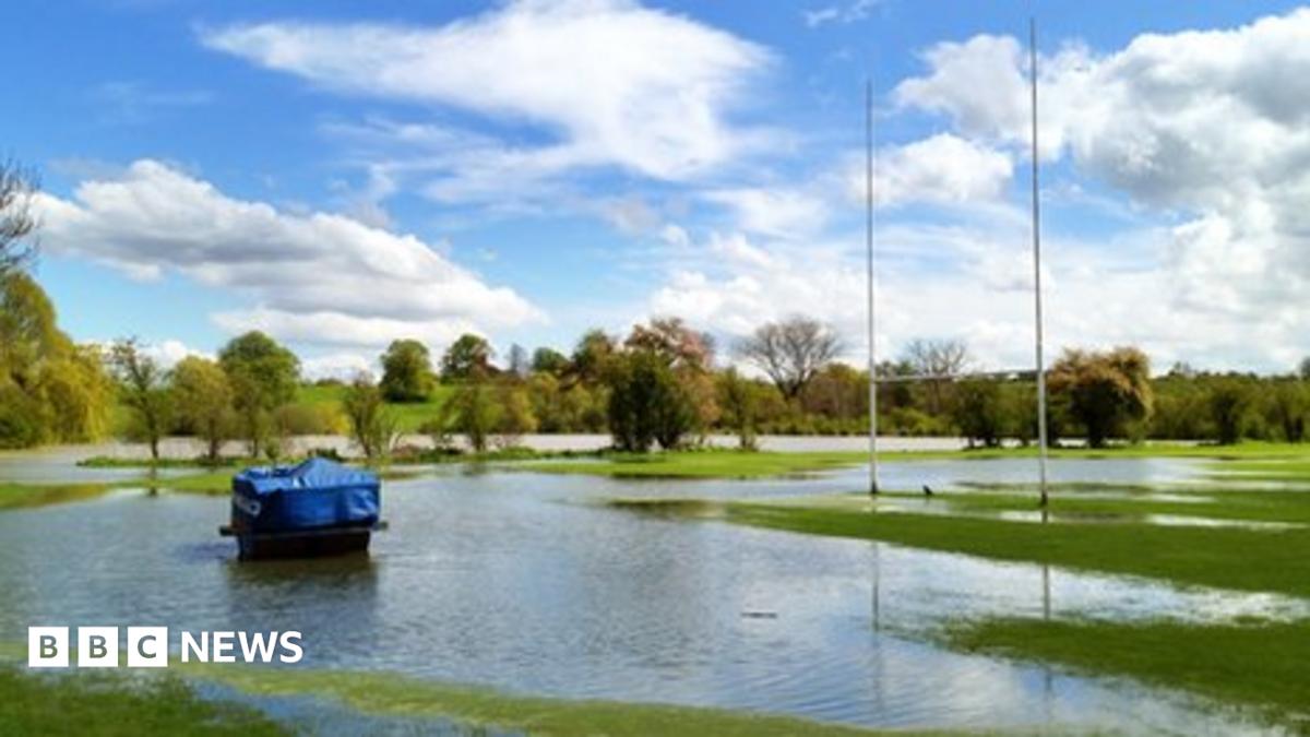 Flood threat: Warnings for Beds, Bucks and Cambs after rain - BBC News