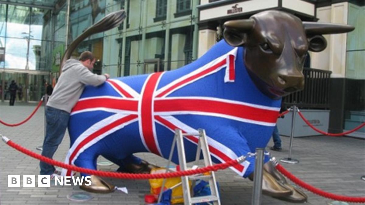 Bullring bull gets Diamond Jubilee makeover - BBC News