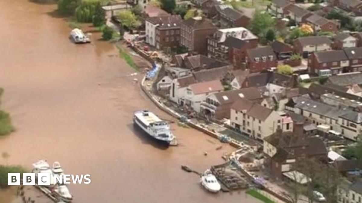 New volunteer flood rescue unit set up in Worcestershire - BBC News