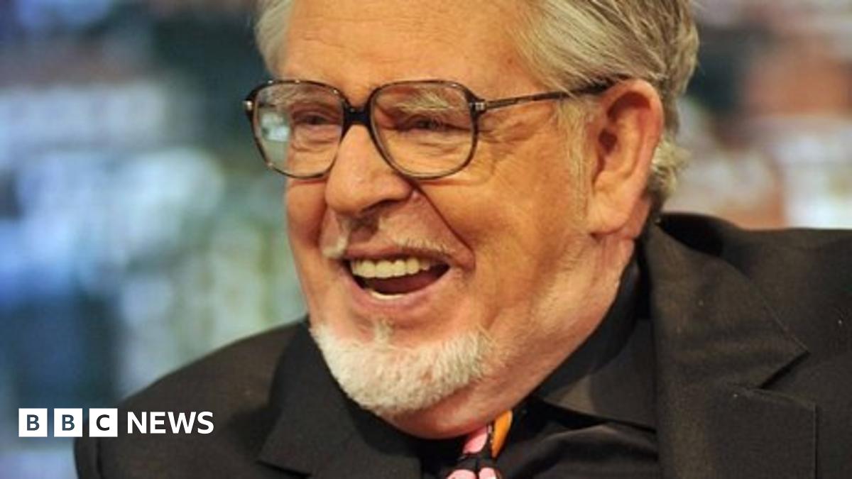 Rolf Harris to receive Bafta Fellowship - BBC News