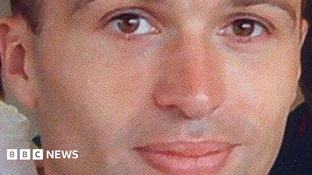 MI6 spy Gareth Williams death 'probably an accident', police say - BBC News