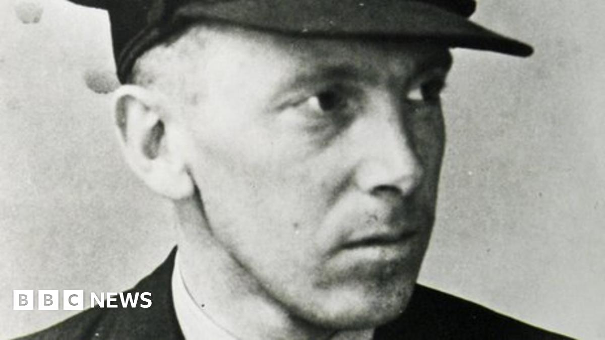 RAF hero Edward Donald Parker's medals to be auctioned - BBC News