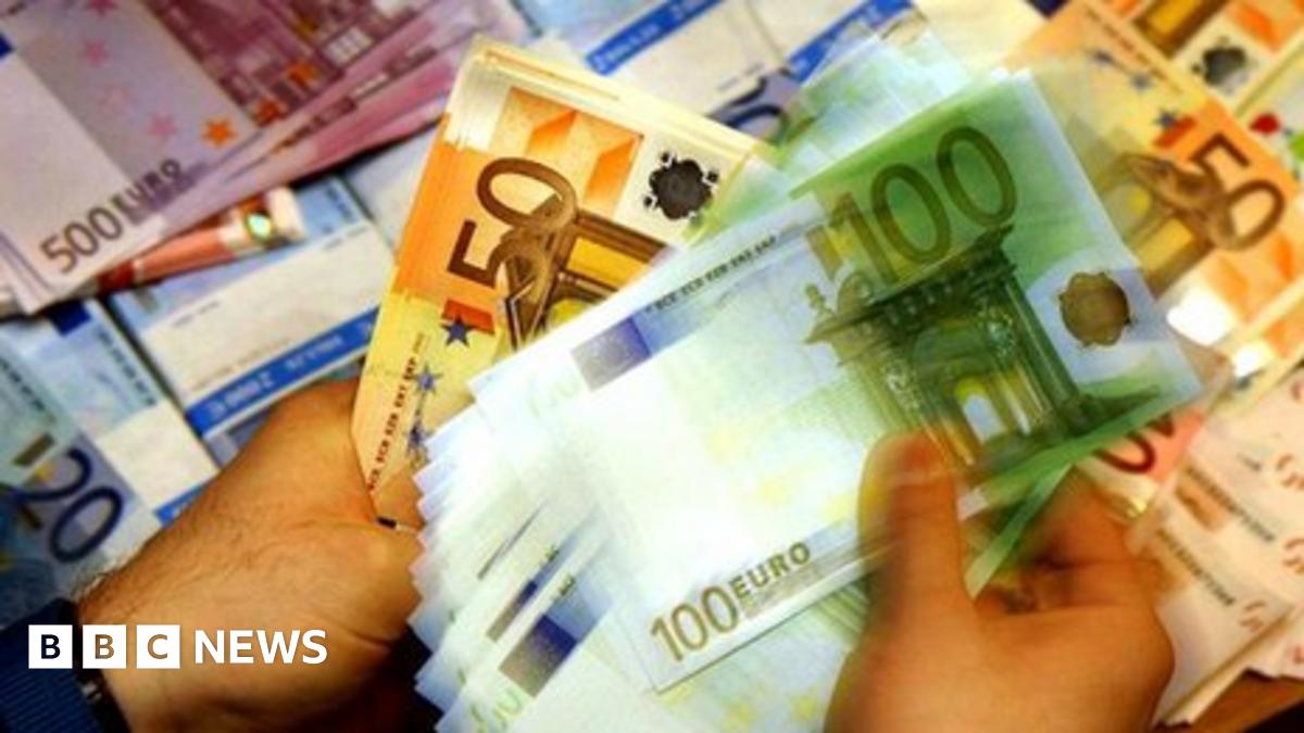 Travel money: When is the best time to buy? - BBC News