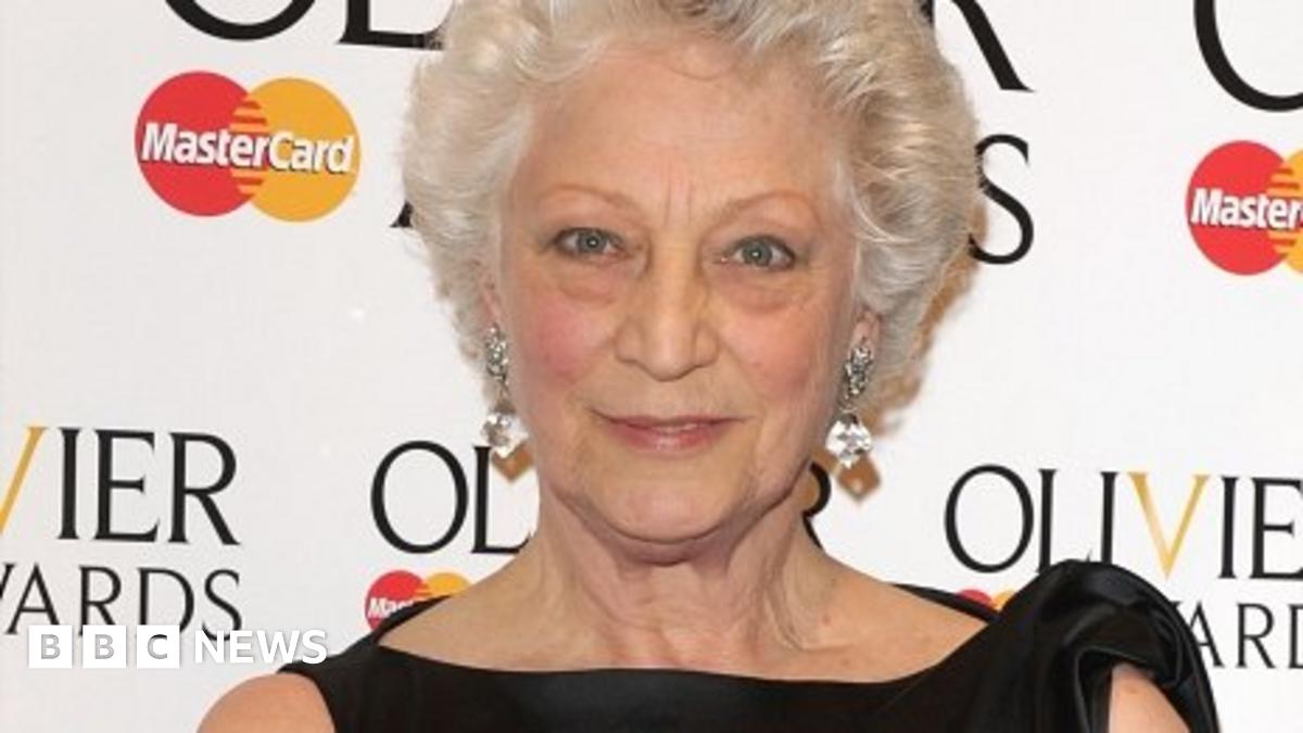 Dancers urge action on eating disorders - BBC News