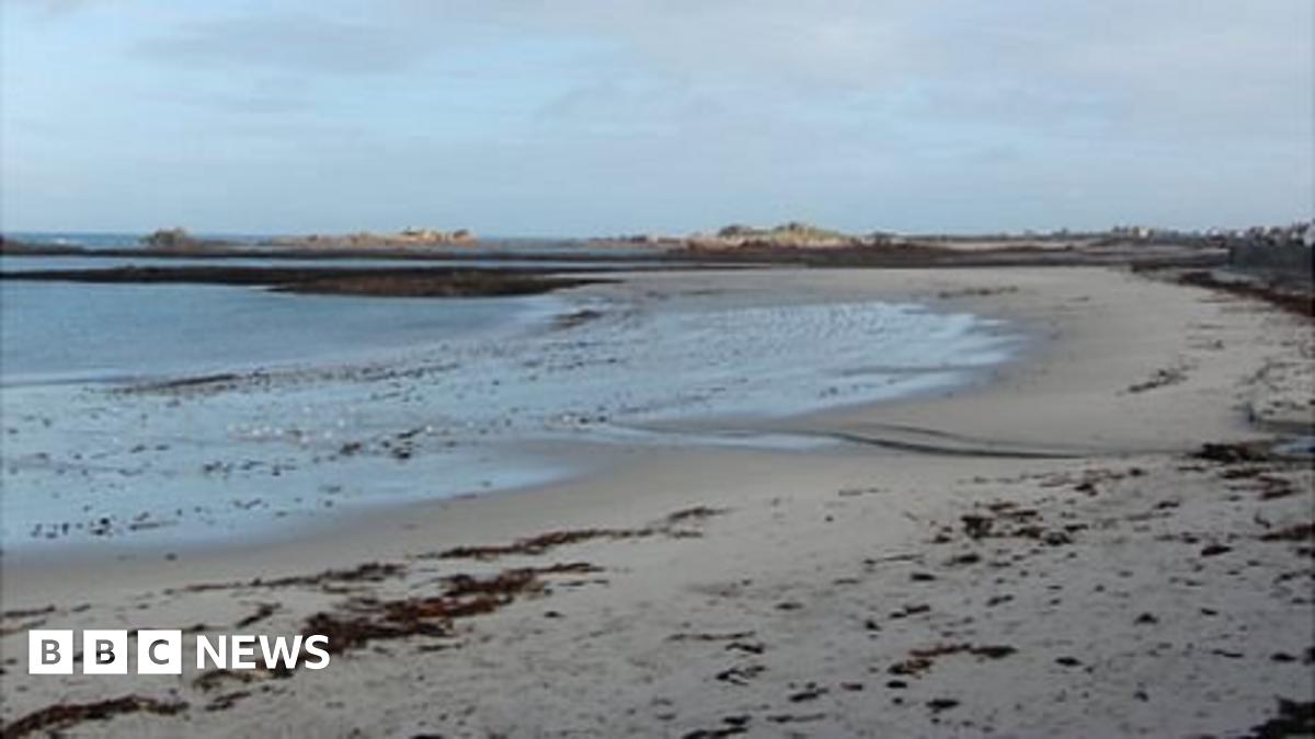 Cobo Bay gets gold rating in Good Beach Guide - BBC News