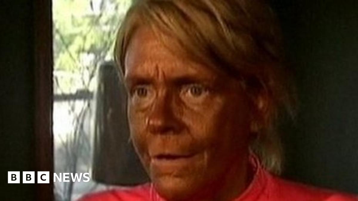 Your views: Tanning booth mum in court in America - BBC News