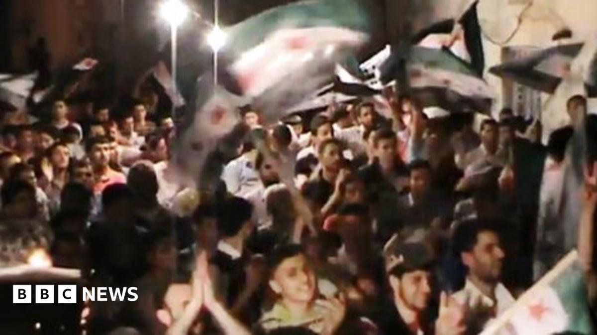 Syrian students 'killed at Aleppo protest' - BBC News