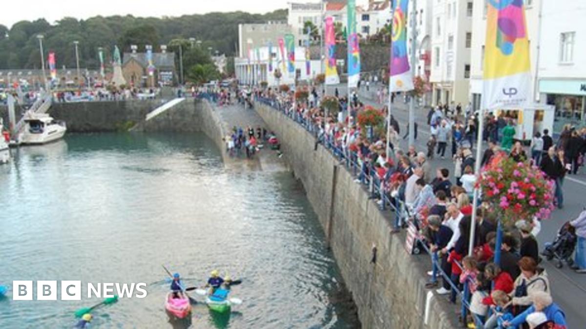Guernsey Harbour Carnival benefits local Scouts - BBC News