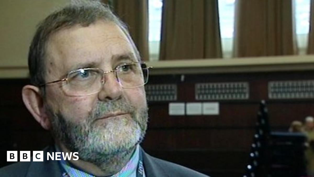 Tory Tunbridge Wells leader Bob Atwood loses seat to UKIP - BBC News