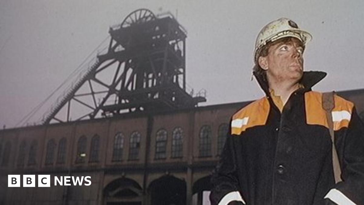 Digital archive set-up for Fryston pit village - BBC News