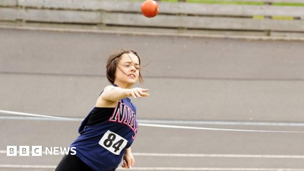 Athletes compete in National Dwarf Games in Wolverhampton - BBC News