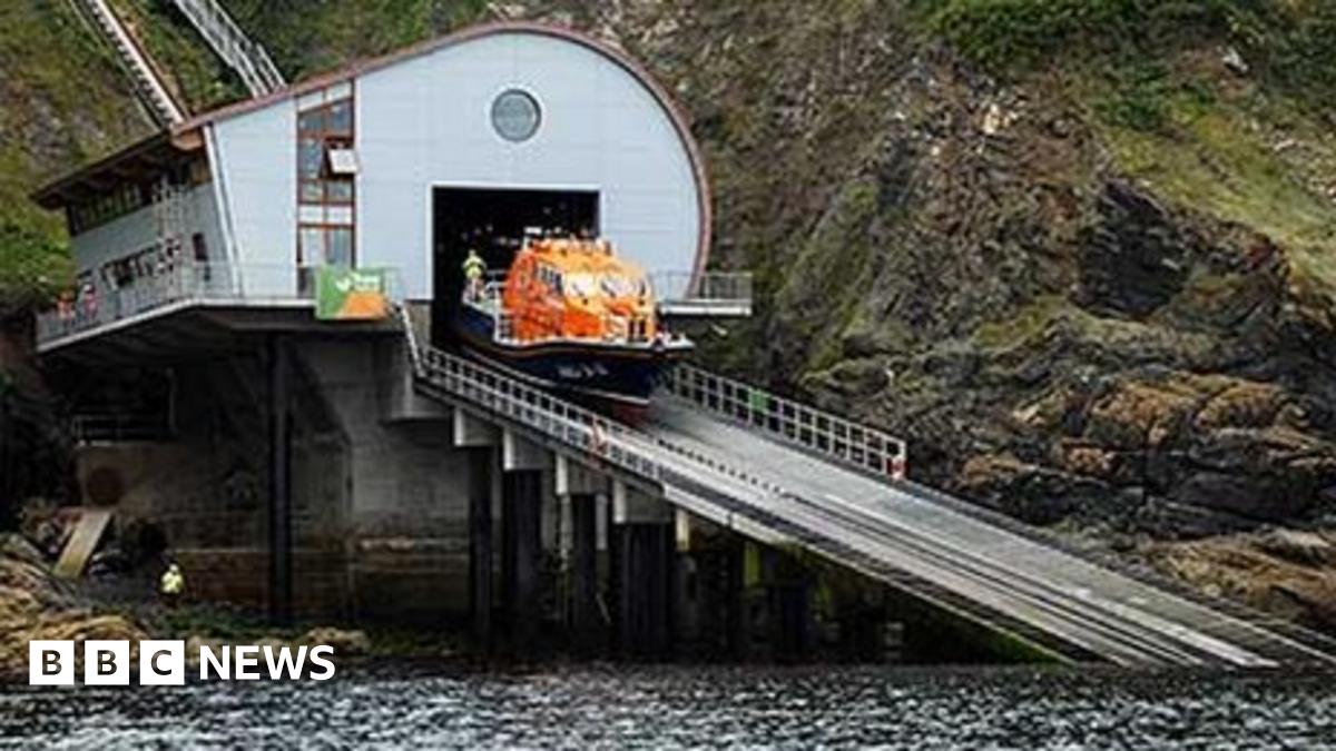 Lizard lifeboat: Official station opening and boat naming - BBC News