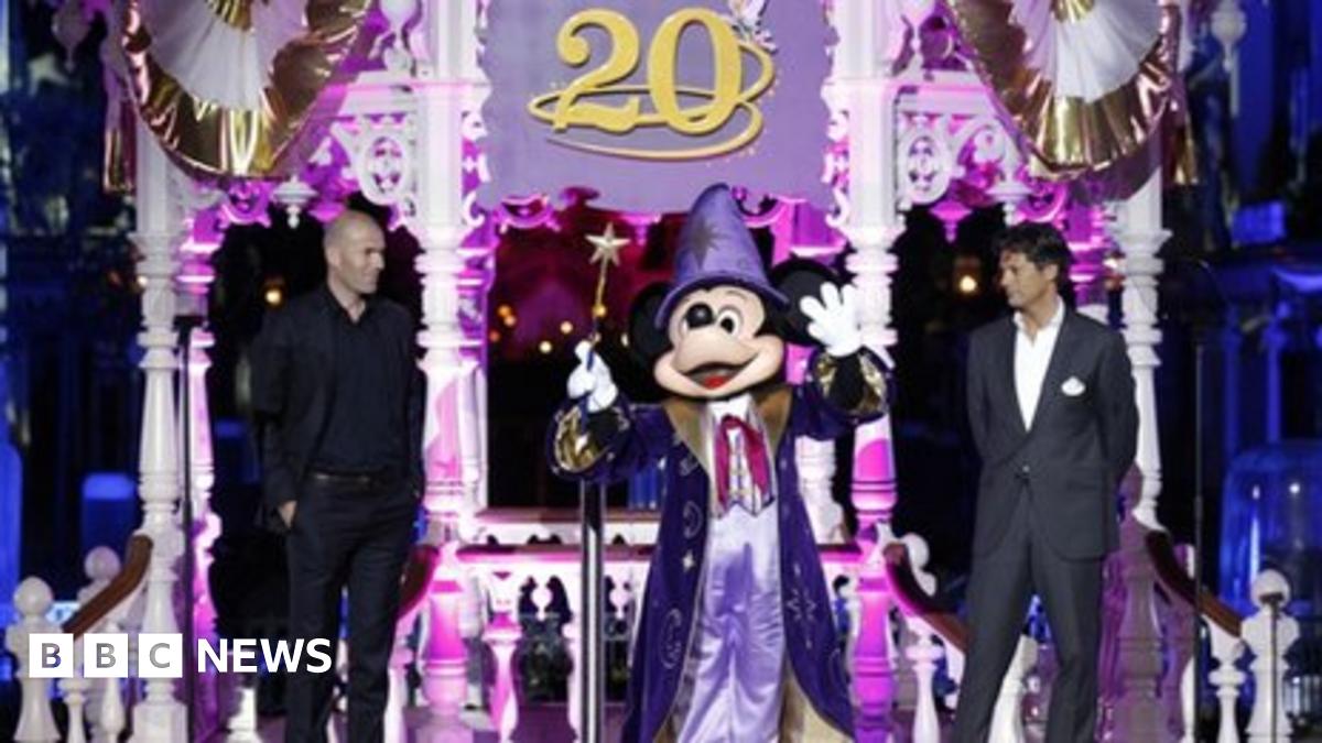 Saudi Prince Fahd al-Saud splashes out on Disney stay - BBC News