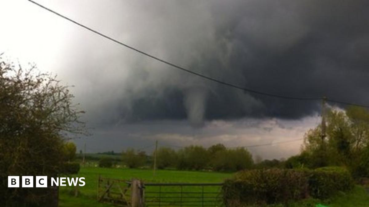 Tornado reported during storm in Oxfordshire - BBC News