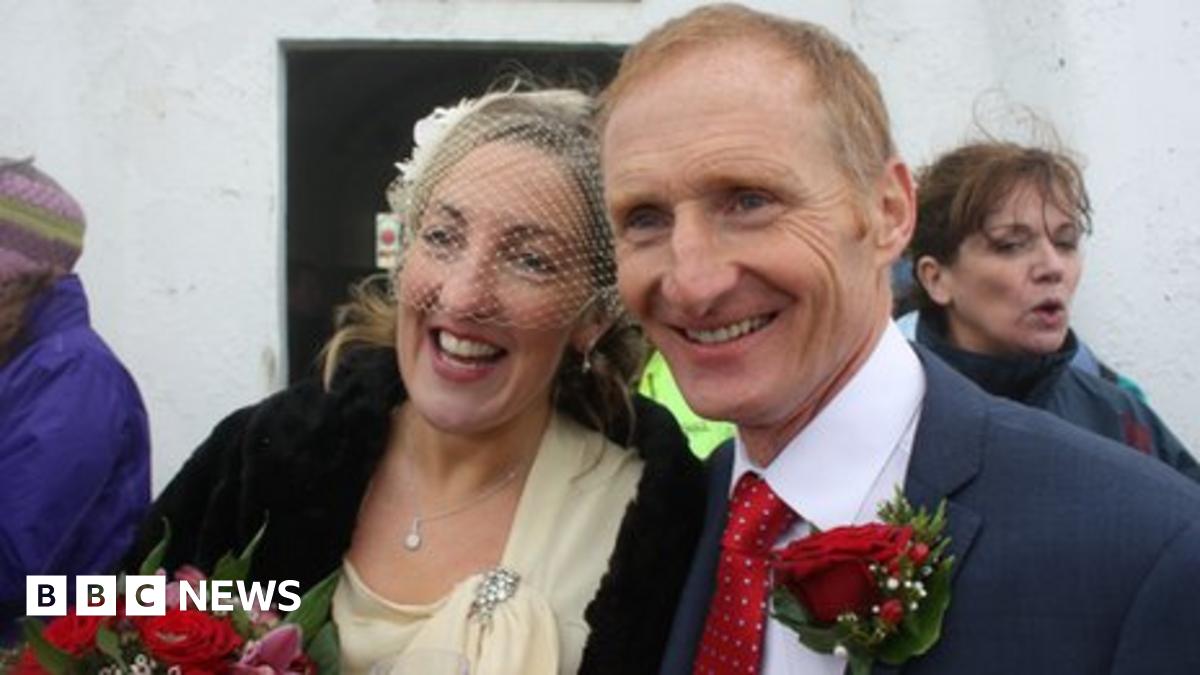 Croagh Patrick wedding for adventurous couple - BBC News