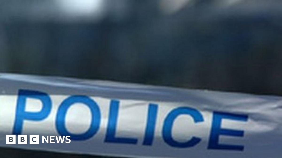 Rushden post office hit by ram-raiders - BBC News