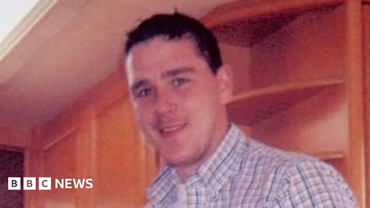 Frank Baxter named by police as Newmains van murder victim - BBC News