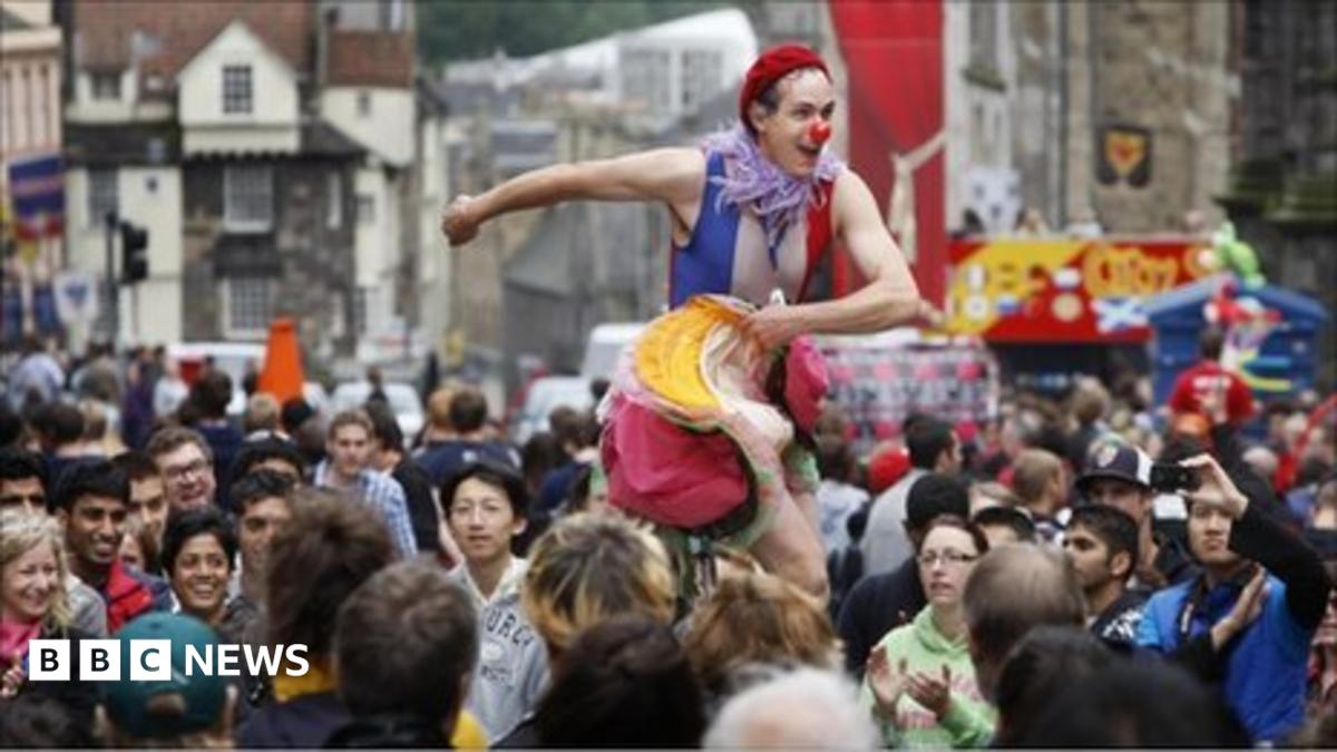 Edinburgh Festival Fringe censors brochure swear words - BBC News