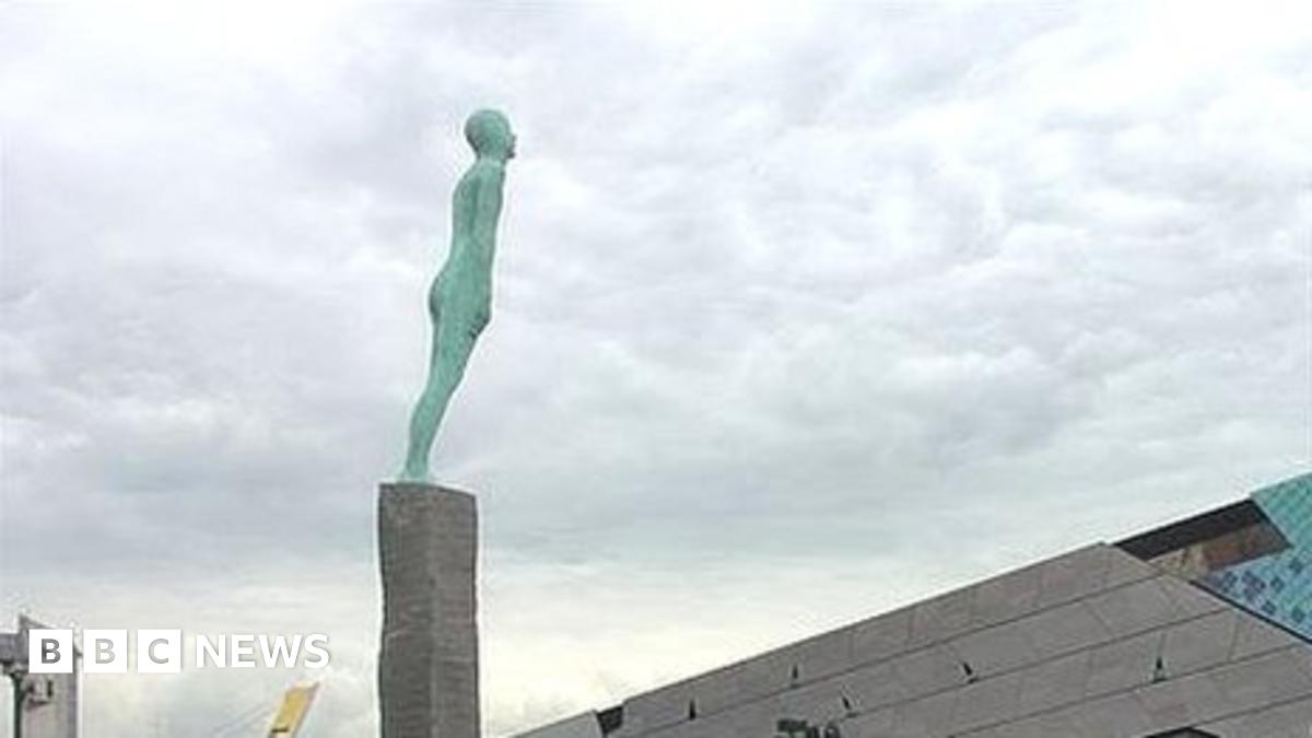 Replacement Icelandic Voyage sculpture unveiled in Hull - BBC News