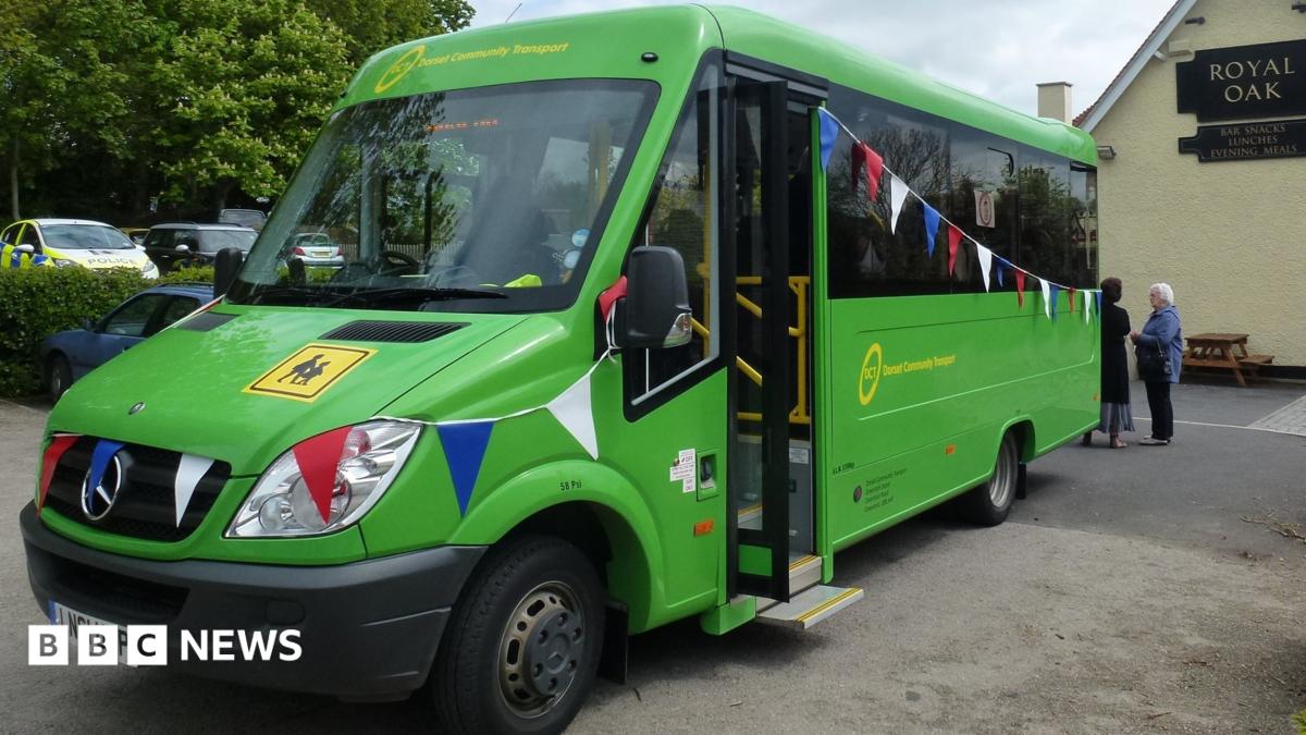 Dorset village funds its own bus service for residents - BBC News