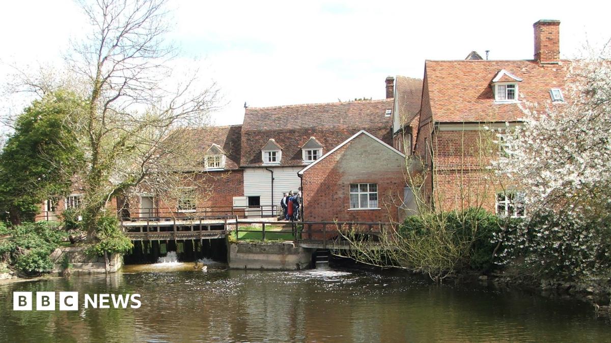 Flatford Mill installs water turbine in Constable Country - BBC News