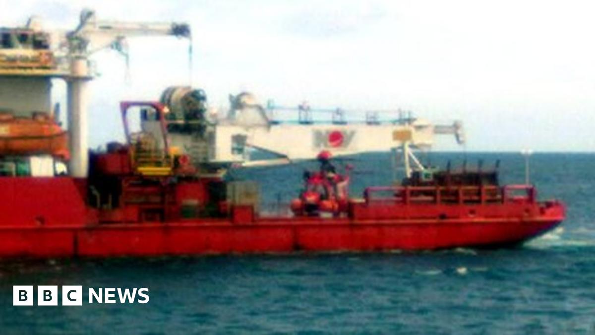 Flight suspension continues after North Sea helicopter ditched - BBC News