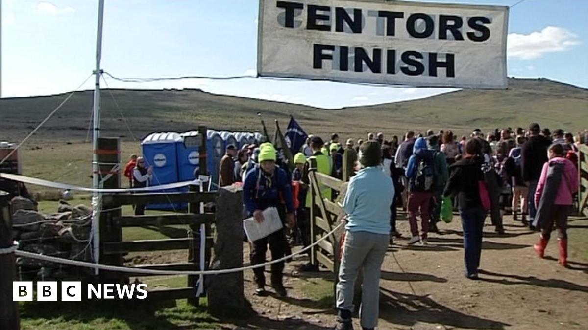 Ten Tors: Teenagers on Dartmoor complete challenge - BBC News