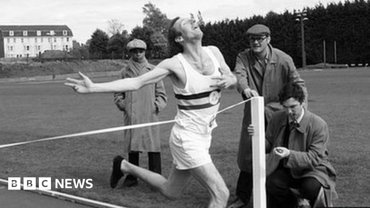 Daughter of Roger Bannister photographer recreates iconic image - BBC News