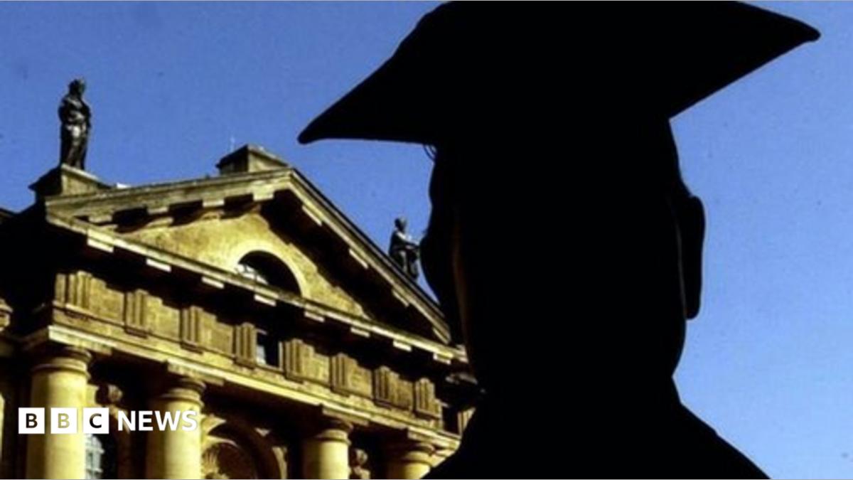 Oxford University rewrites gender dress code - BBC News