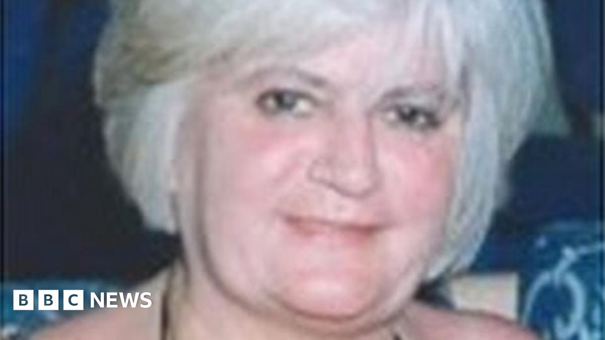 Anne Simpson disappearance: Lake search for missing woman ends - BBC News