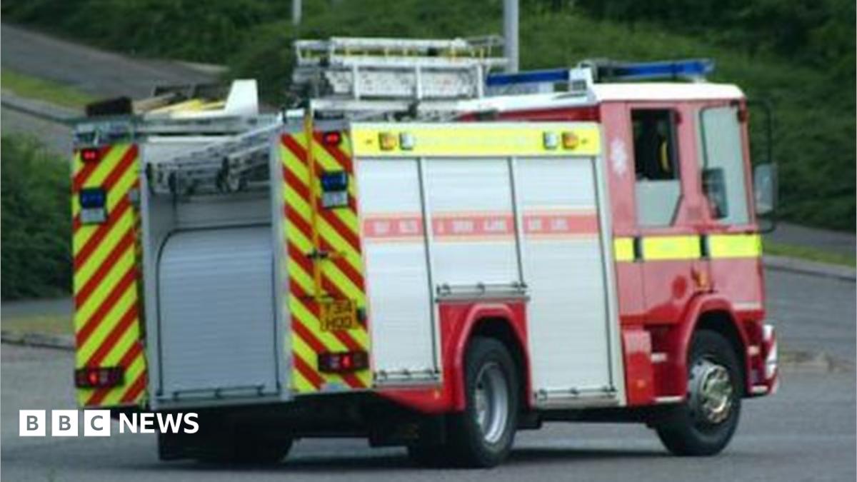 Mawgan man escapes from overturned digger fire - BBC News
