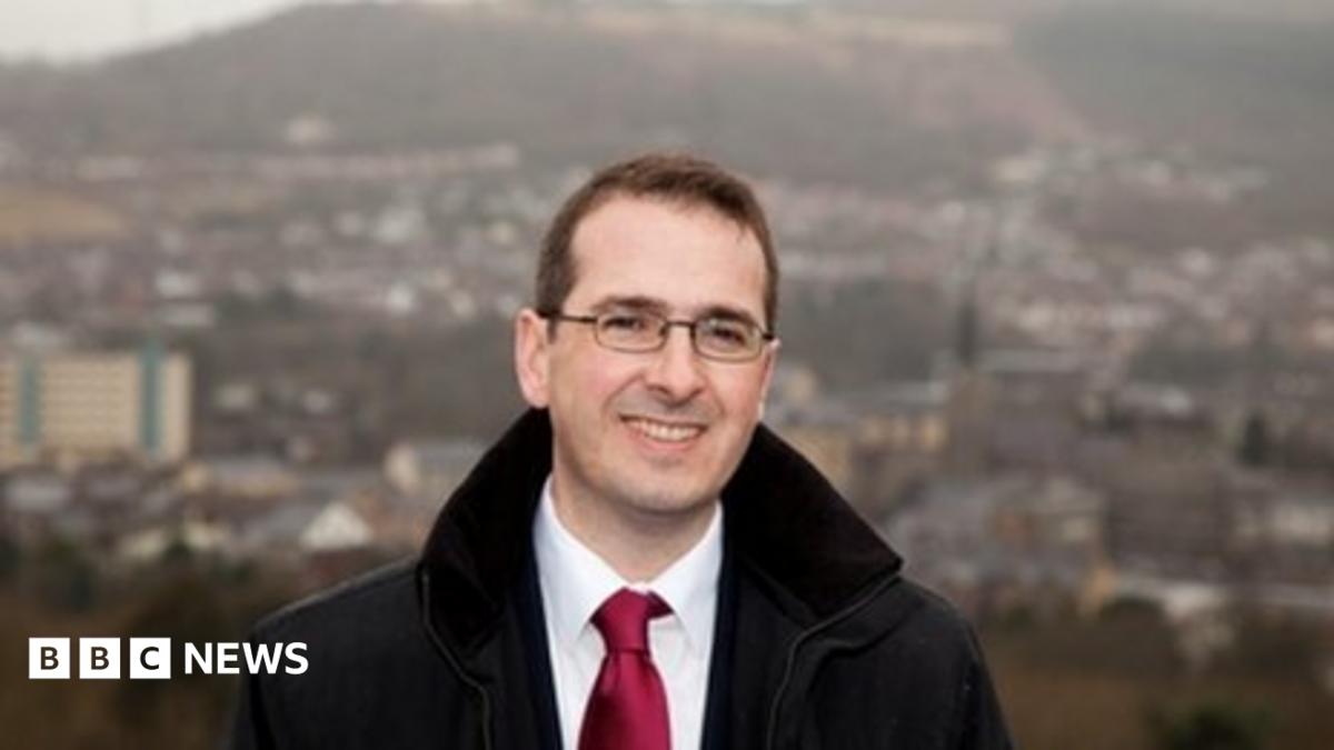 Pontypridd MP Owen Smith becomes shadow Welsh secretary - BBC News