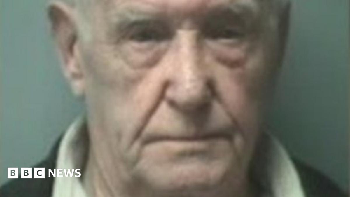 Paedophile Ronald Dean dies in prison aged 83 - BBC News