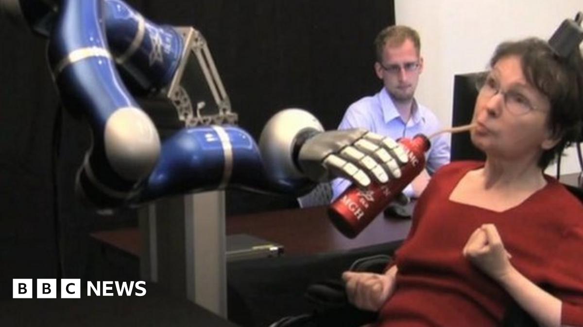 Paralysed patients use thoughts to control robotic arm - BBC News